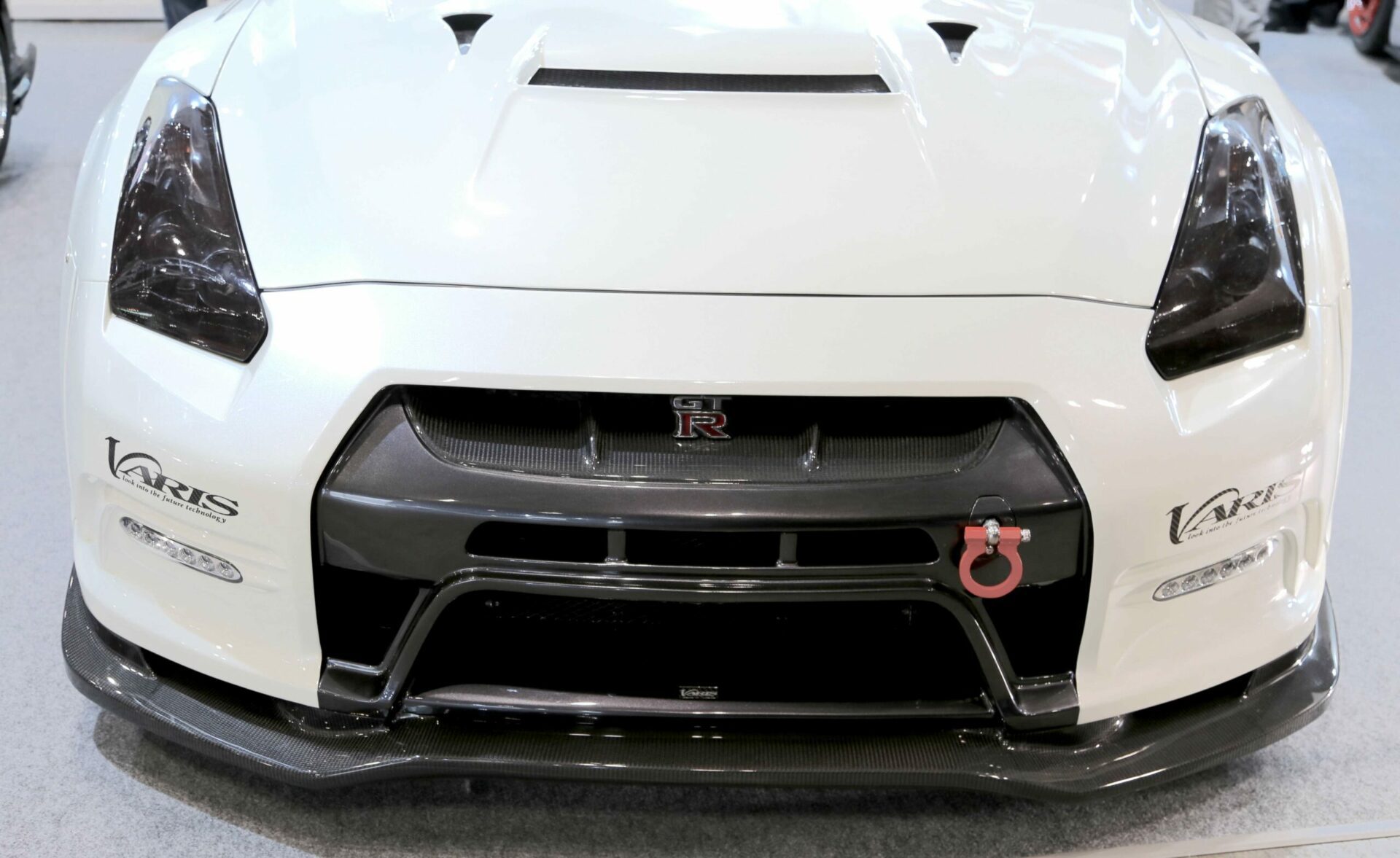 Varis Carbon Fiber Front Grille Cover for 2009-16 Nissan GT-R [R35 ...