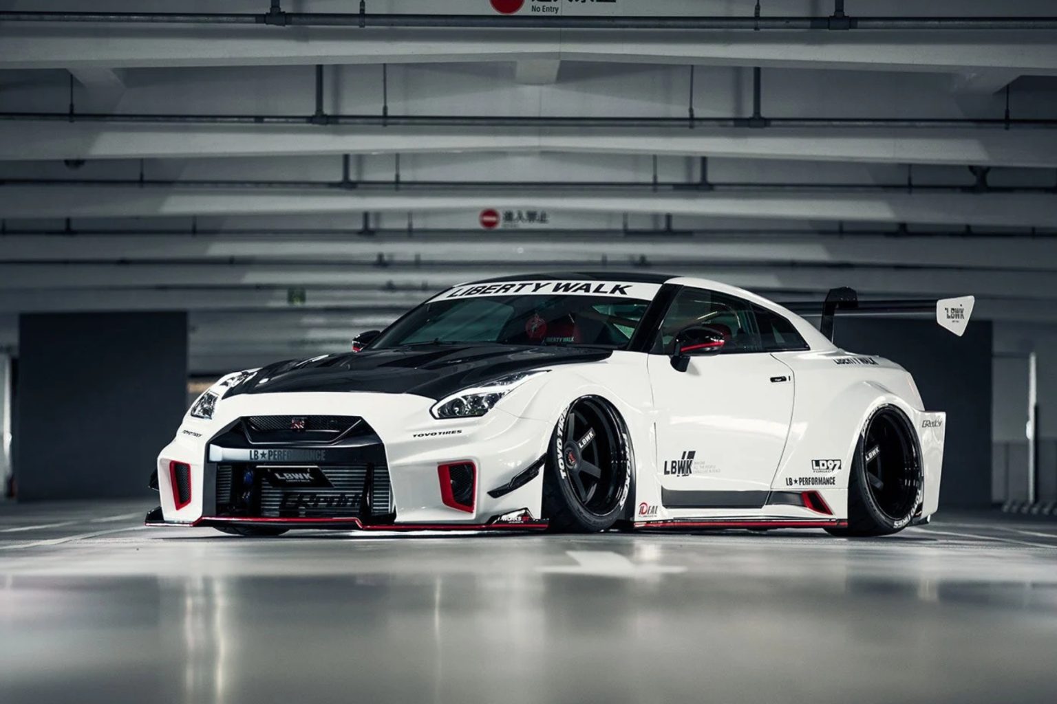 GT-R R35 Goes Extreme With Liberty Walk’s Widebody Kit