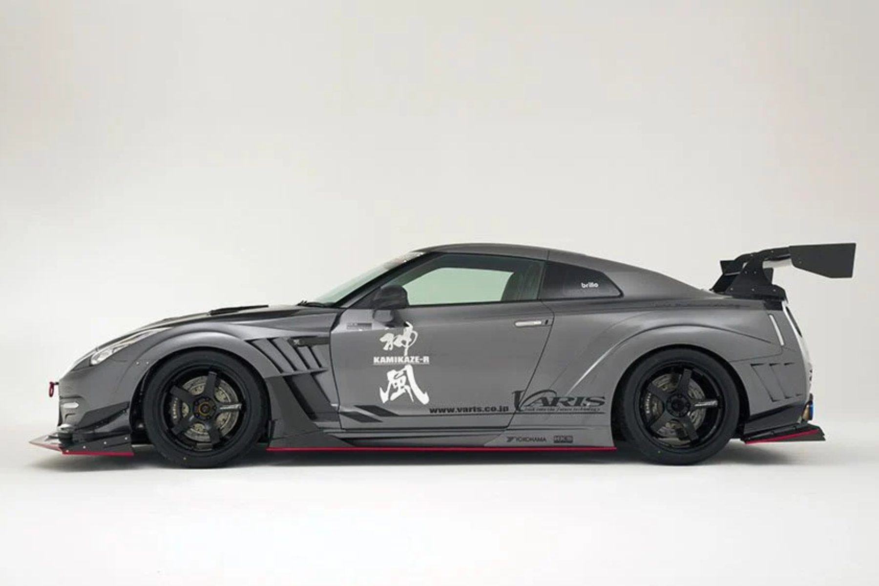GT-R Body Kit By Varis Ignites Super Sonic Style